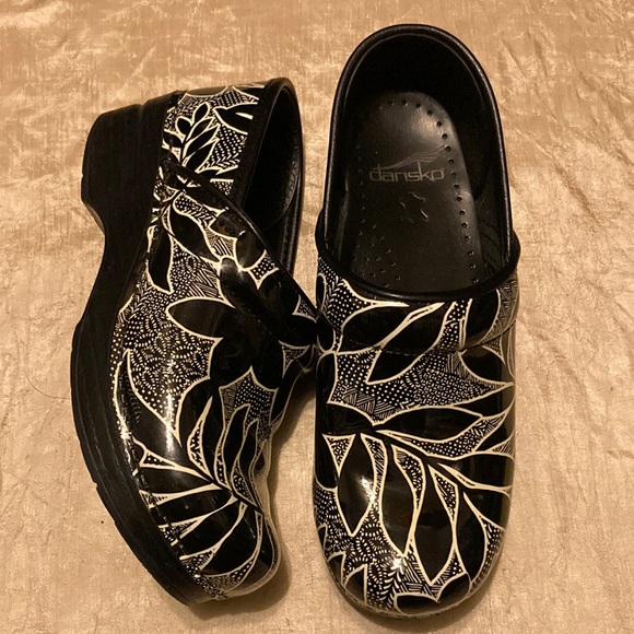 Dansko | Shoes | Dansko Black And White Floral Patent Leather Clogs ...